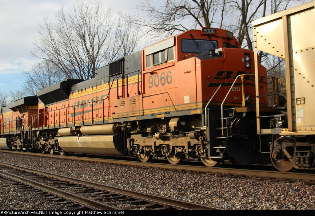 BNSF 9066